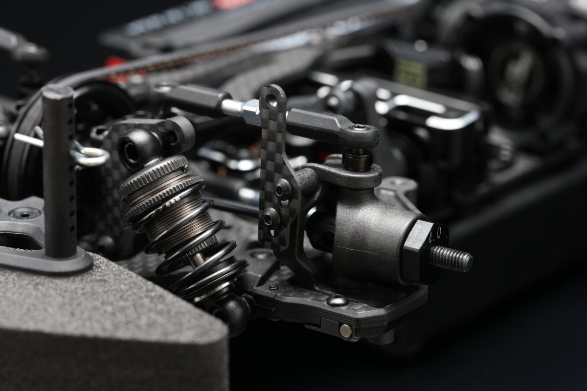 Automodello RC Auto da turismo da competizione con telaio in carbonio ...