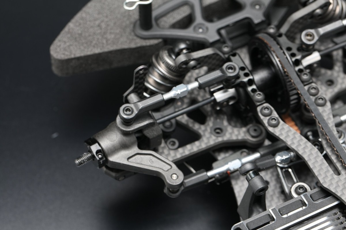 Automodello RC Auto da turismo da competizione con telaio in carbonio ...